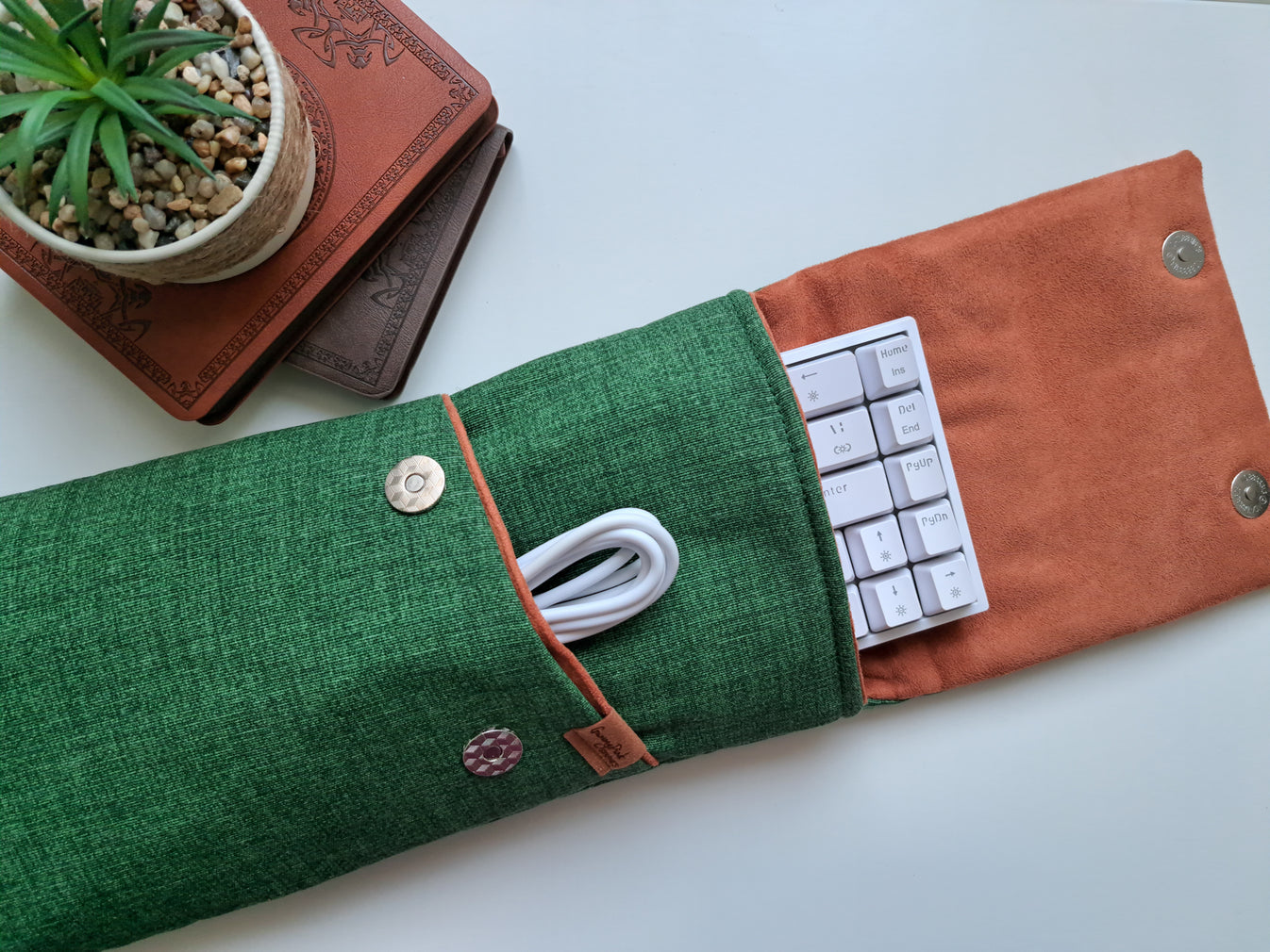 Handmade 60% Mechanical Keyboard Sleeve - Green – GummyPinkGraphics